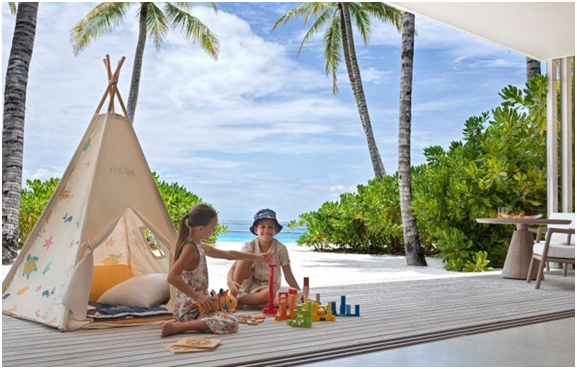 RESORT: THE SUMMER COLLECTIVE AT THE RITZ-CARLTON MALDIVES, FARI ...